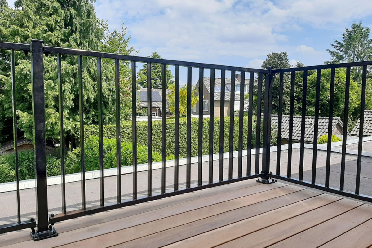 Stalen balkonhek laten plaatsen: waarom en hoe?