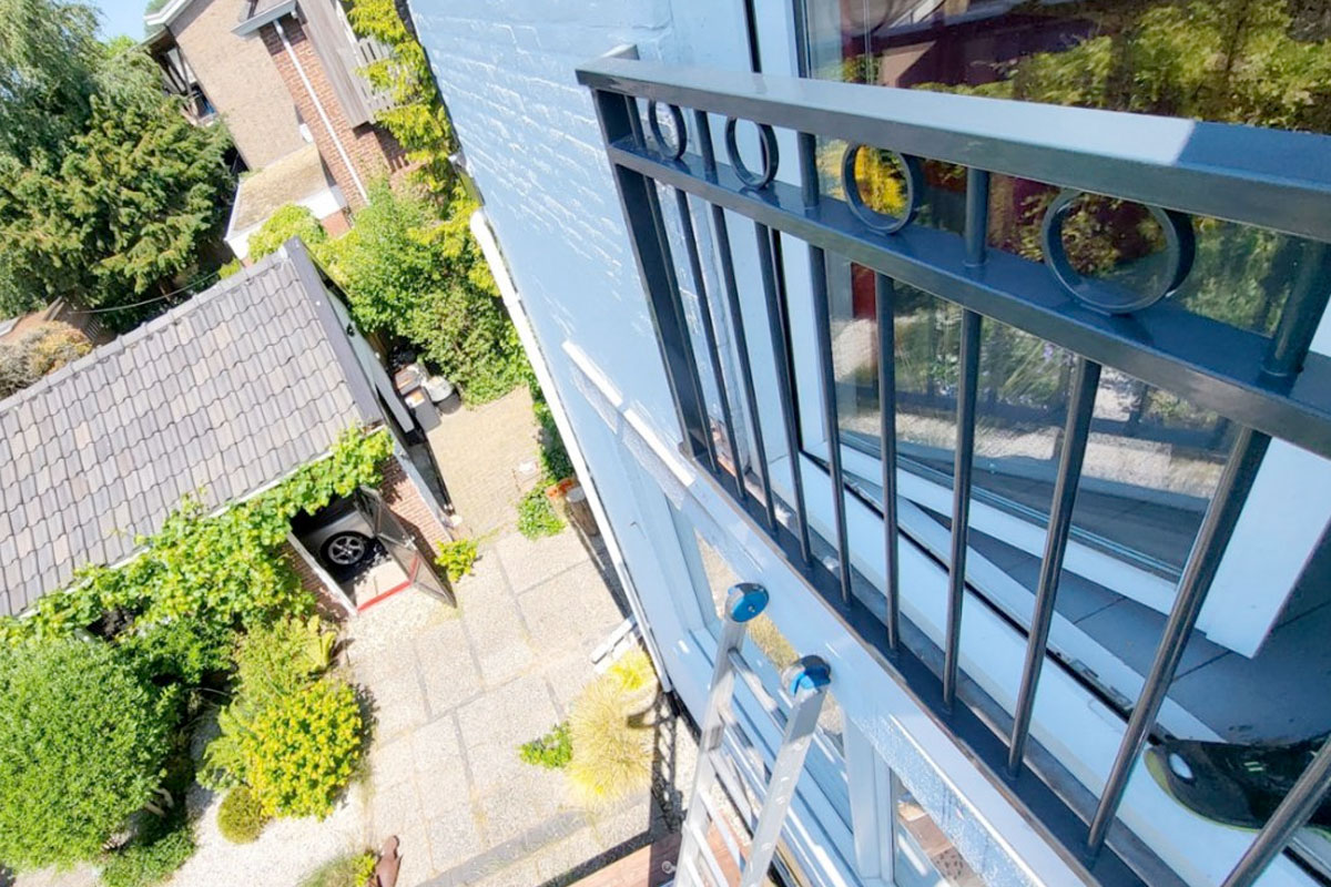 Onderhoudsvriendelijk en Stijlvol: Zo Houd Je Jouw Stalen Balkonhek ...